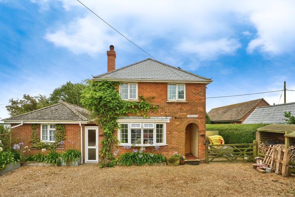 3 bedroom detached house for sale in Emmett Hill, Chale Green, Ventnor ...