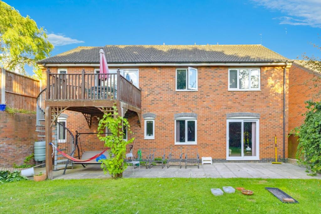 5 bedroom detached house for sale in Savernake Road, Leicester, LE4