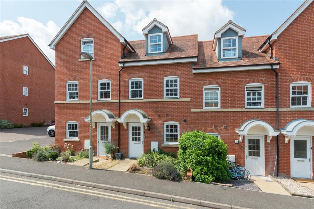 3 bedroom terraced house for sale in George Roche Road, Canterbury, CT1