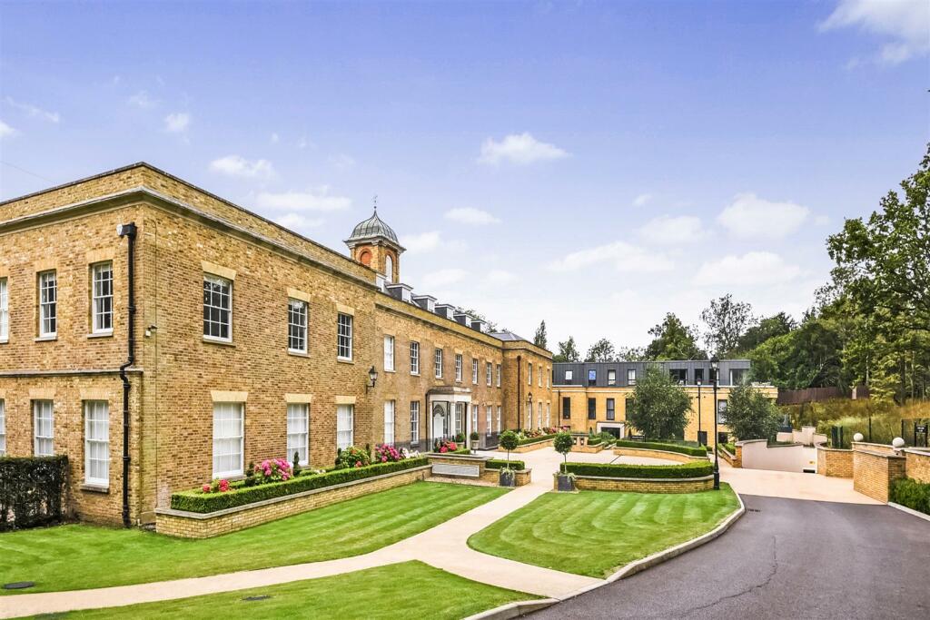 2 bedroom apartment for sale in Brompton House, The Drive, Ickenham, UB10