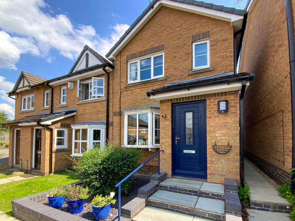 2 bedroom end of terrace house for sale in Sutton Way, Hadfield ...