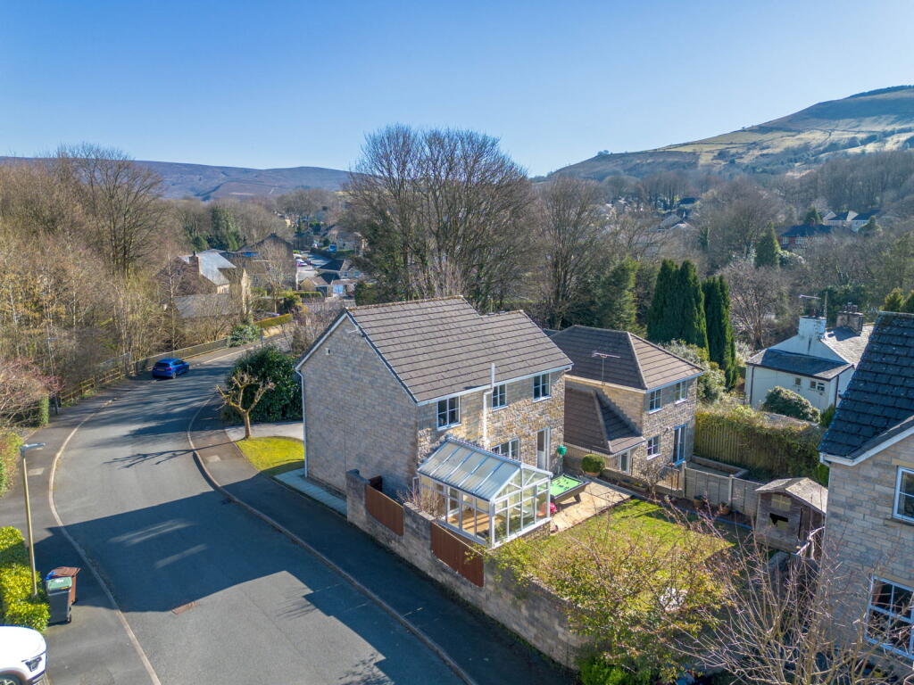 4 bedroom detached house for sale in Overdale Drive, Glossop, SK13