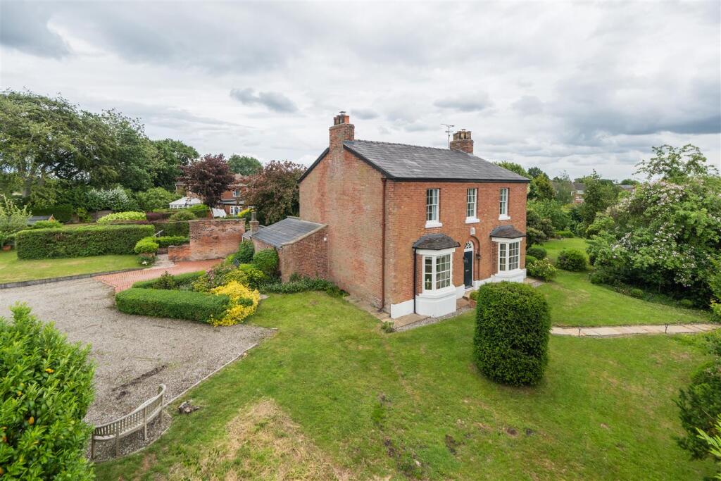 4 bedroom detached house for sale in Birches Lane, Lostock Green ...