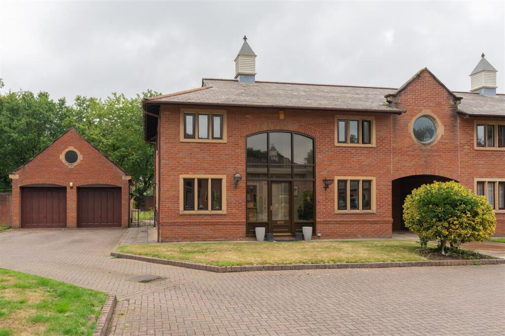 4 bedroom link detached house for sale in The Courtyard Chester Road ...