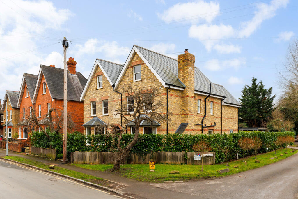 6 bedroom detached house for sale in Montagu Road Datchet, Berkshire ...