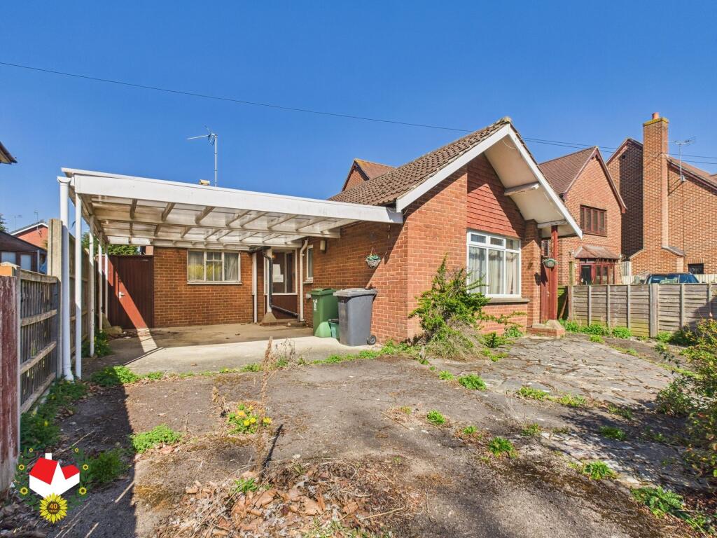 2 bedroom detached bungalow for sale in Estcourt Road, Gloucester, GL1