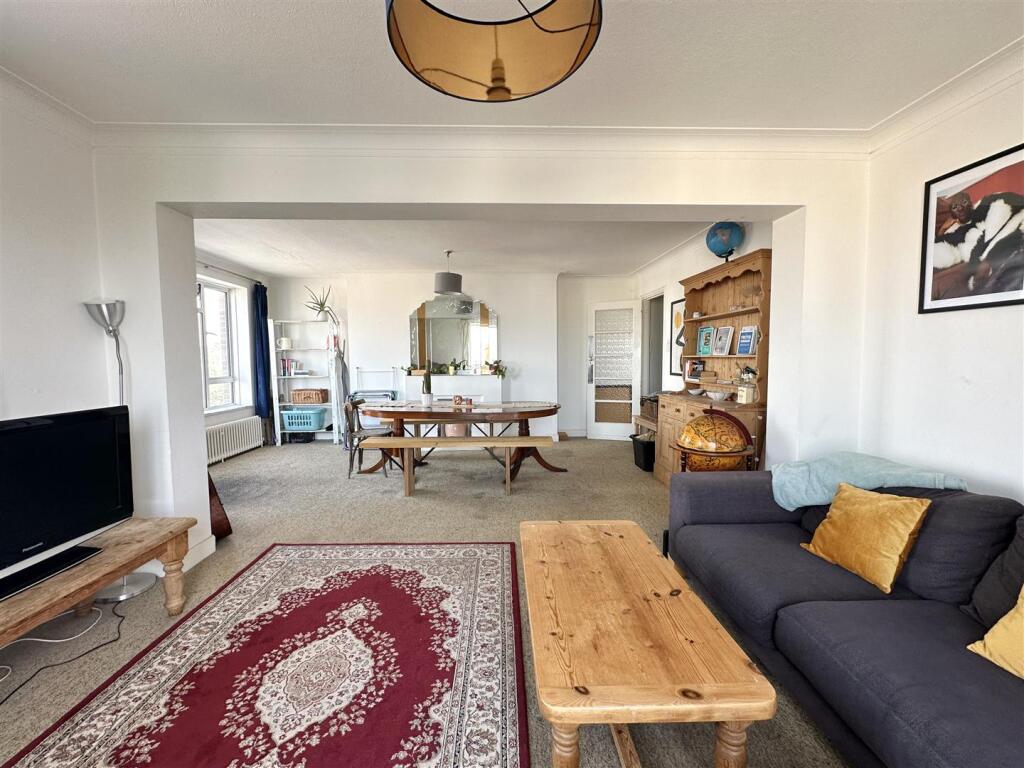 3 bedroom flat for rent in Wick Hall, Furze Hill, Hove, BN3