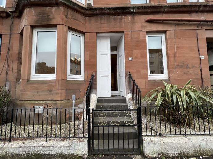 2 bedroom flat for rent in Exeter Drive no 33, G11