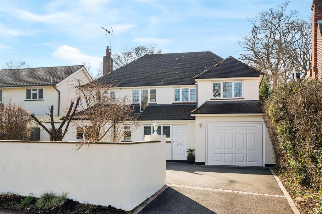 4 bedroom detached house for sale in Harriotts Lane, Ashtead, KT21