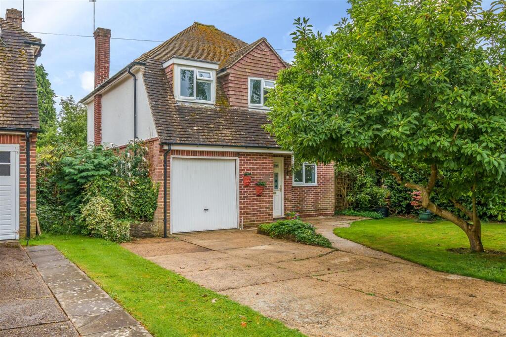 3 bedroom detached house for sale in Cannon Way, Fetcham, KT22