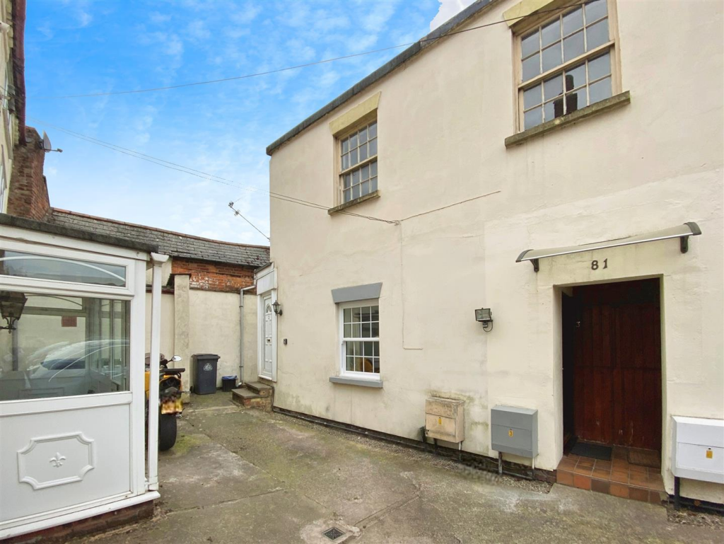 2 bedroom flat for sale in High Street, Wem, Shrewsbury, SY4