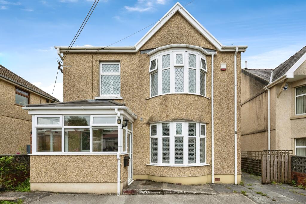 3 bedroom detached house for sale in Coalbrook Road, Grovesend, Swansea ...