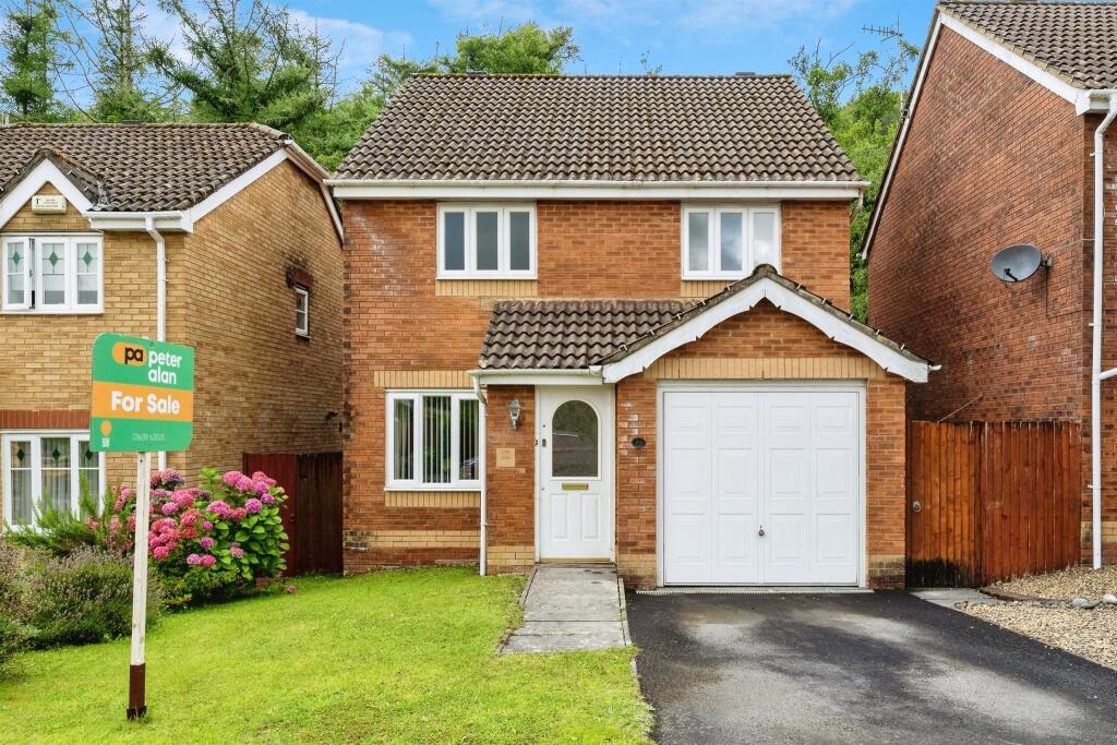 3 bedroom detached house for sale in Parc Penscynnor, Cilfrew, Neath, SA10