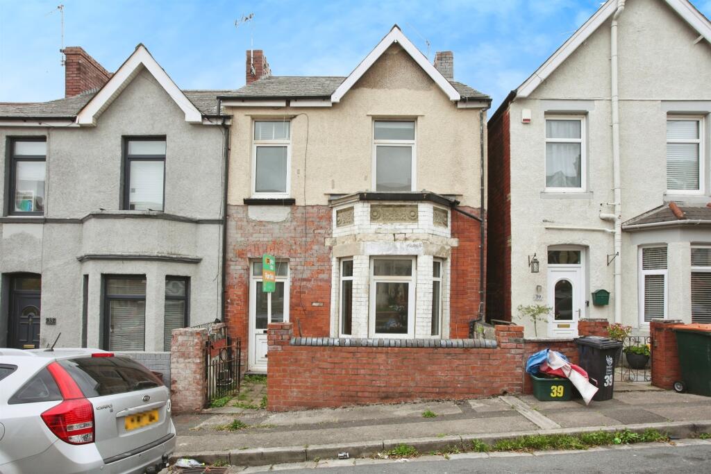 3 bedroom end of terrace house for sale in Coldra Road, Newport, NP20