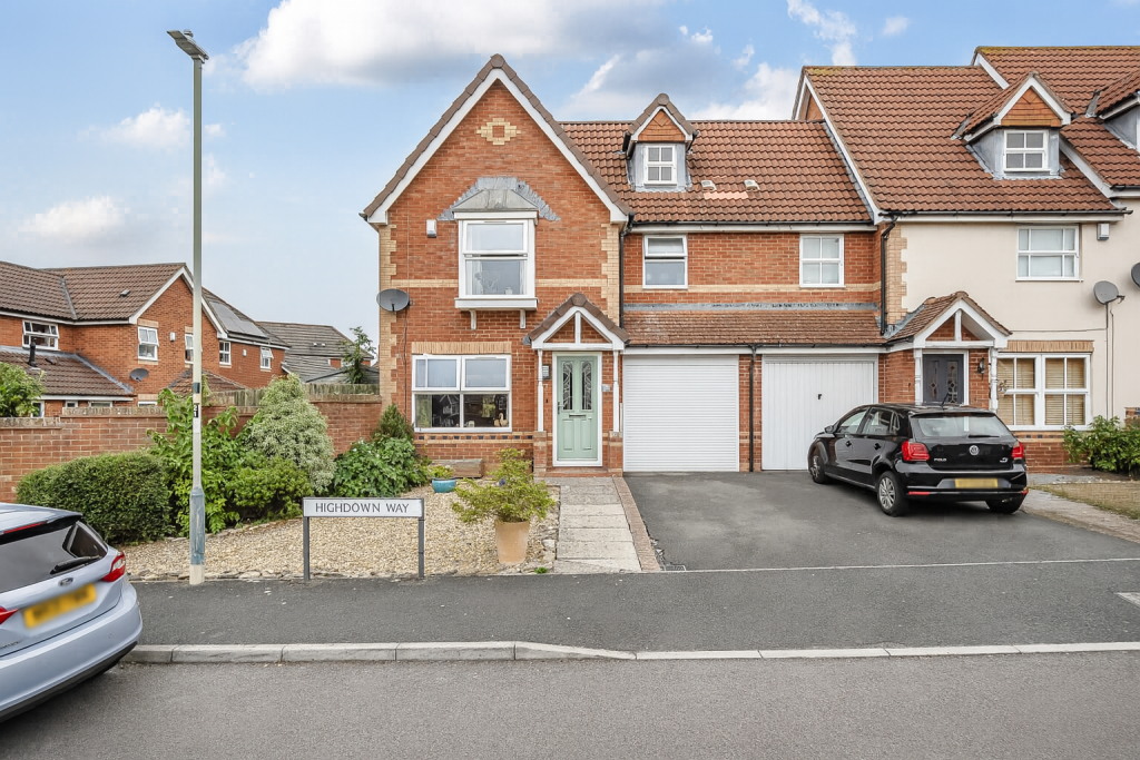 3 bedroom semi-detached house for sale in Highdown Way, St Andrews ...