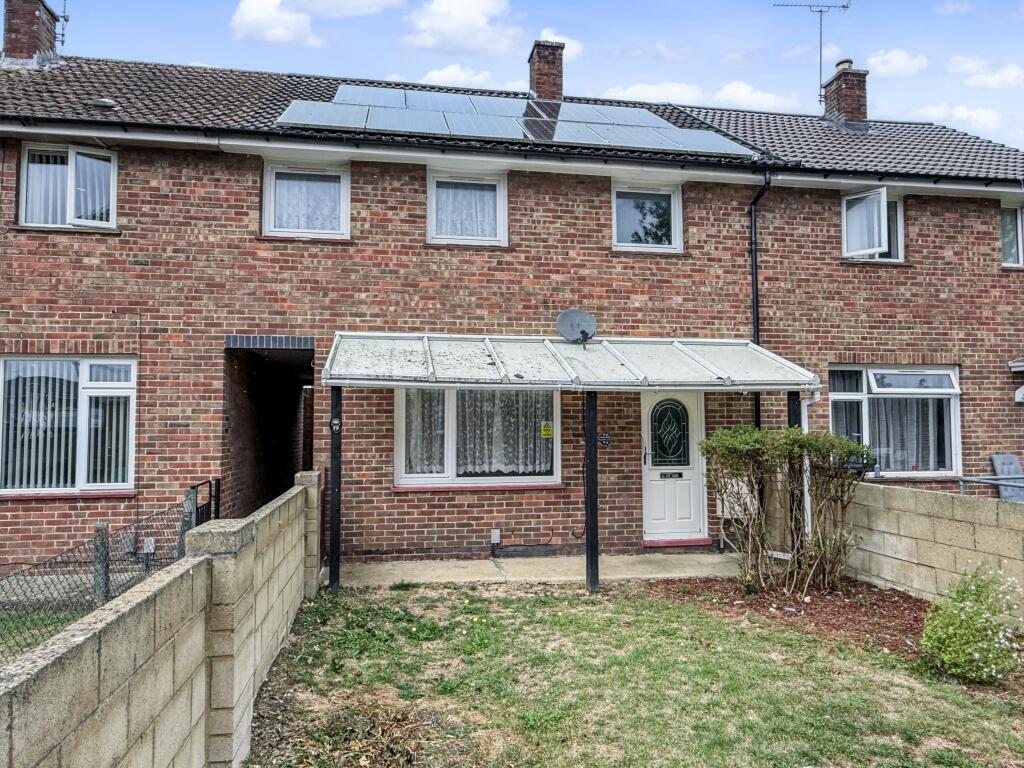 3 bedroom terraced house for sale in Warminster Avenue, Swindon, SN2