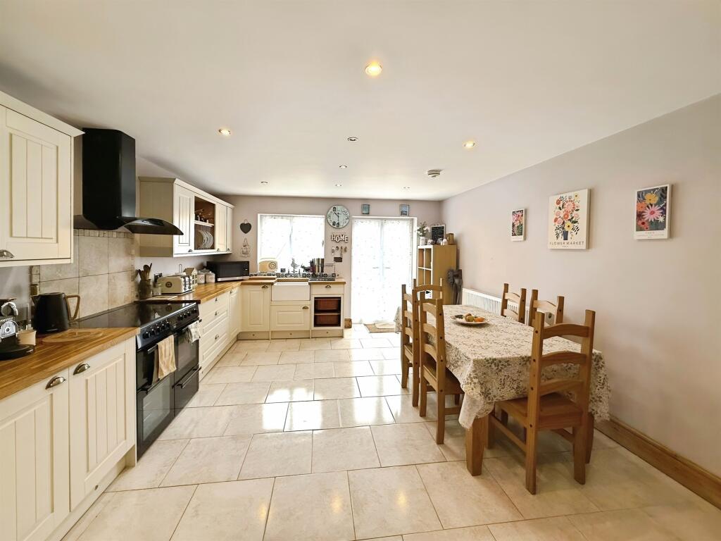 5 bedroom detached house for sale in New Road, Ystradowen, Swansea, SA9