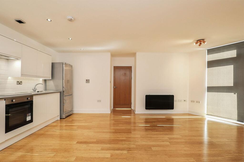 1 bedroom apartment for sale in Bute Terrace, Cardiff, CF10