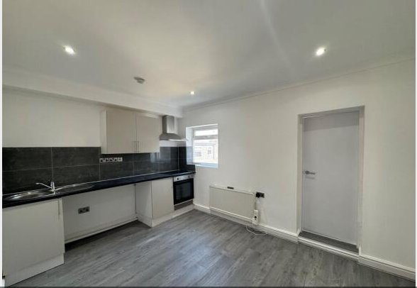 1 bedroom apartment for rent in Hall Lane, L7