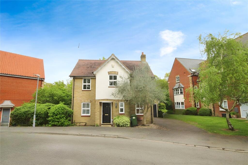 3 bedroom detached house for rent in Bramble Tye, Noak Bridge, Basildon ...