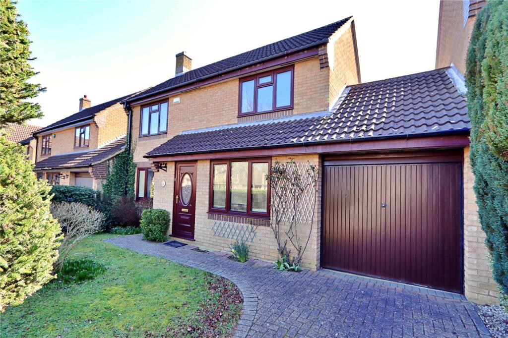3 bedroom link detached house for sale in Ibstone Avenue, Bradwell ...
