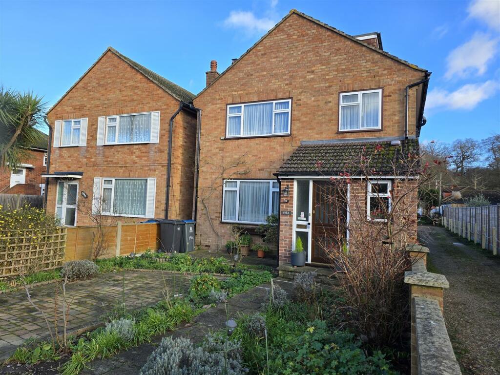 3 bedroom detached house for sale in Park Road, Kingston Upon Thames, KT2