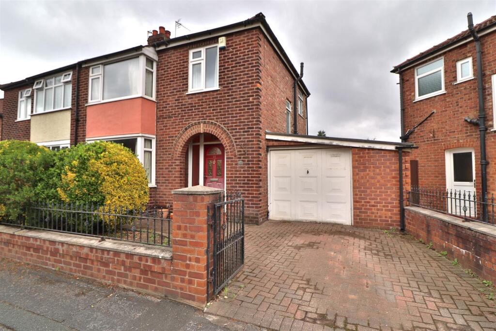 3 bedroom semi-detached house for sale in Dover Road, Warrington, WA4
