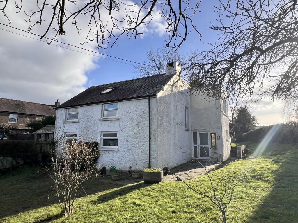 3 bedroom detached house for sale in Llangadog, Carmarthenshire., SA19