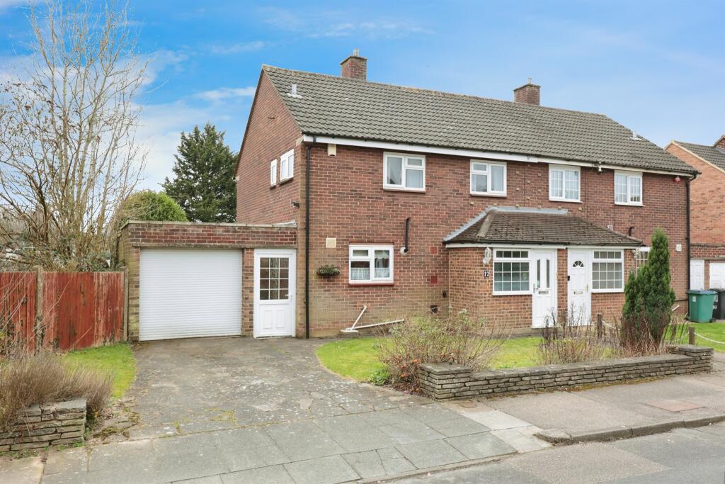 3 bedroom semi-detached house for sale in Kelshall, Watford, WD25