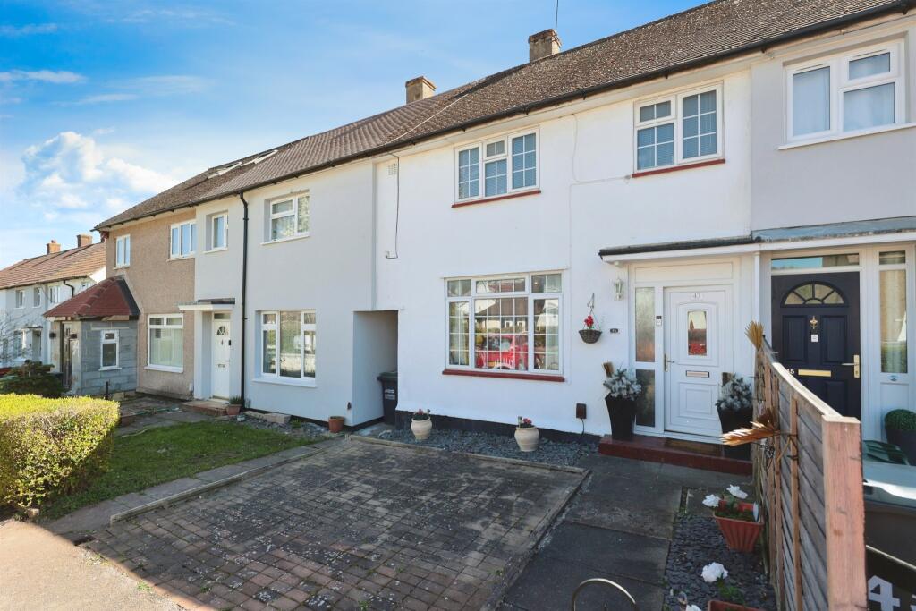 2 bedroom terraced house for sale in Barnhurst Path, Watford, WD19