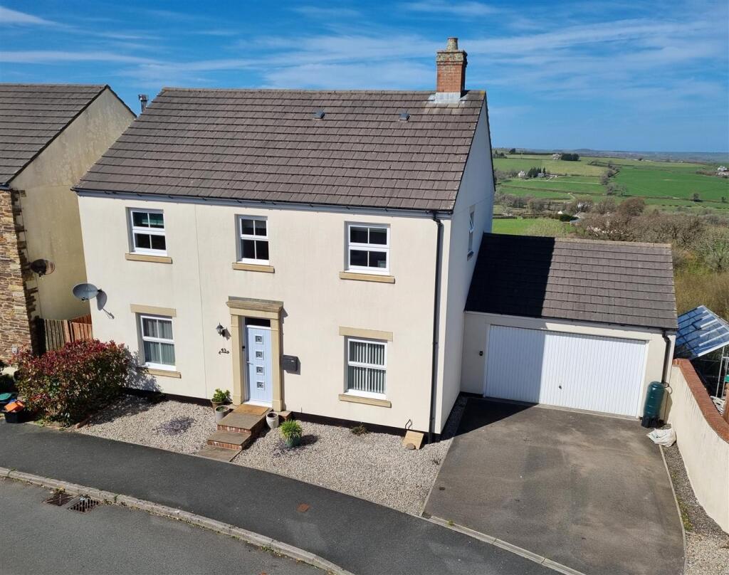 4 bedroom detached house for sale in Snowdrop Crescent, Launceston, PL15