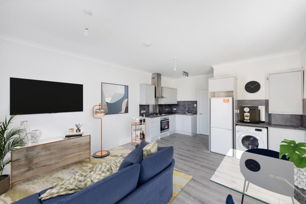 2 bedroom flat for rent in Balham High Road, Balham, SW12