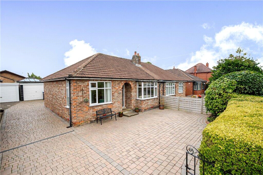 2 bedroom bungalow for sale in Whitcliffe Crescent, Ripon, North ...