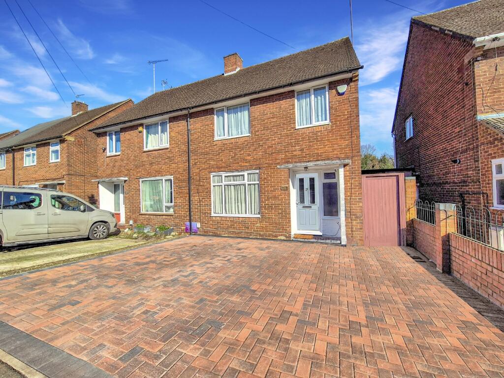 3 bedroom semi-detached house for sale in Eaton Valley Road, Luton ...