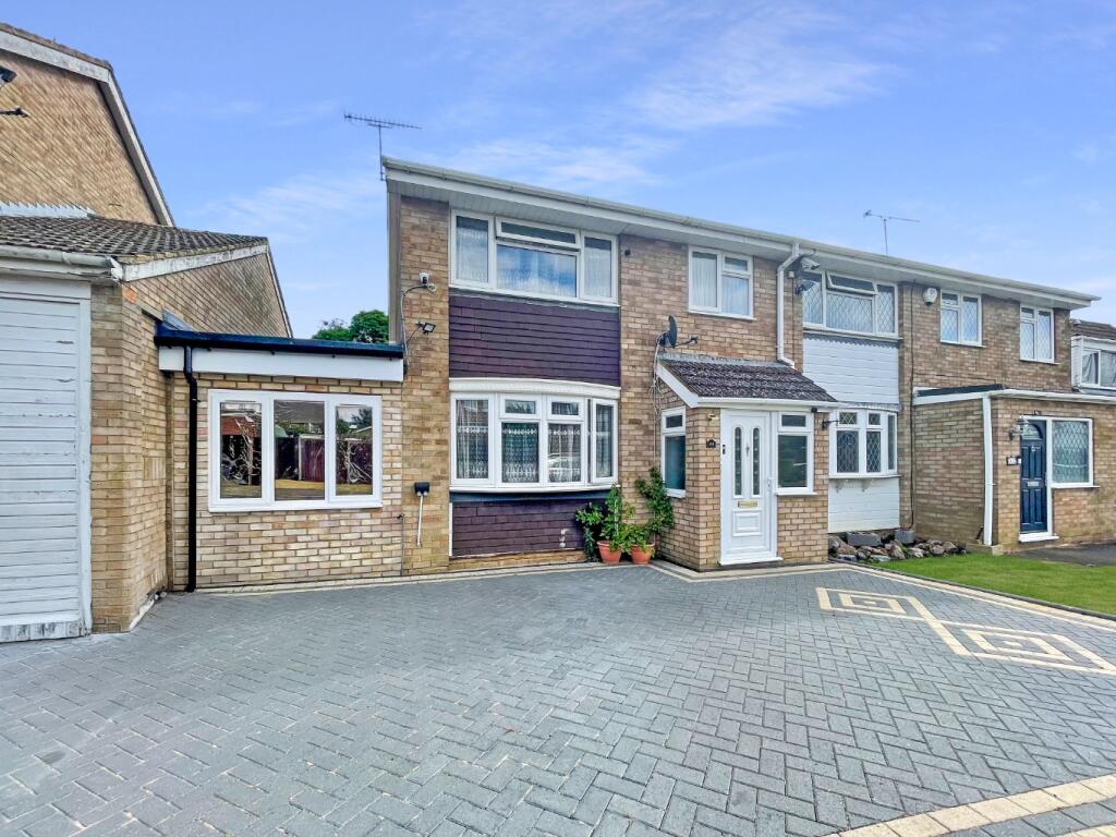 4 bedroom semi-detached house for sale in Leyhill Drive, Luton ...