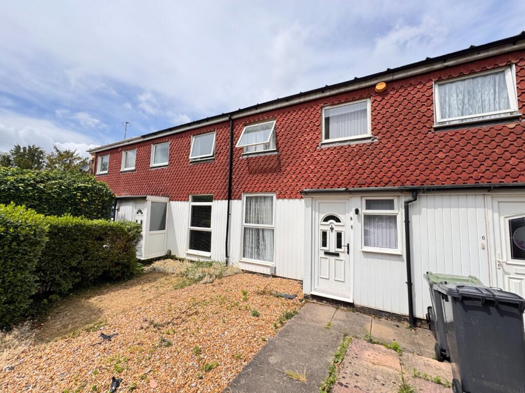 3 bedroom terraced house for sale in Gregories Close, Luton, LU3