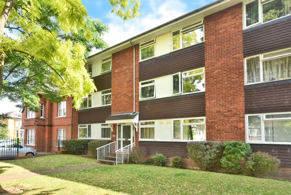 2 bedroom flat for sale in King Charles Road, Surbiton, KT5