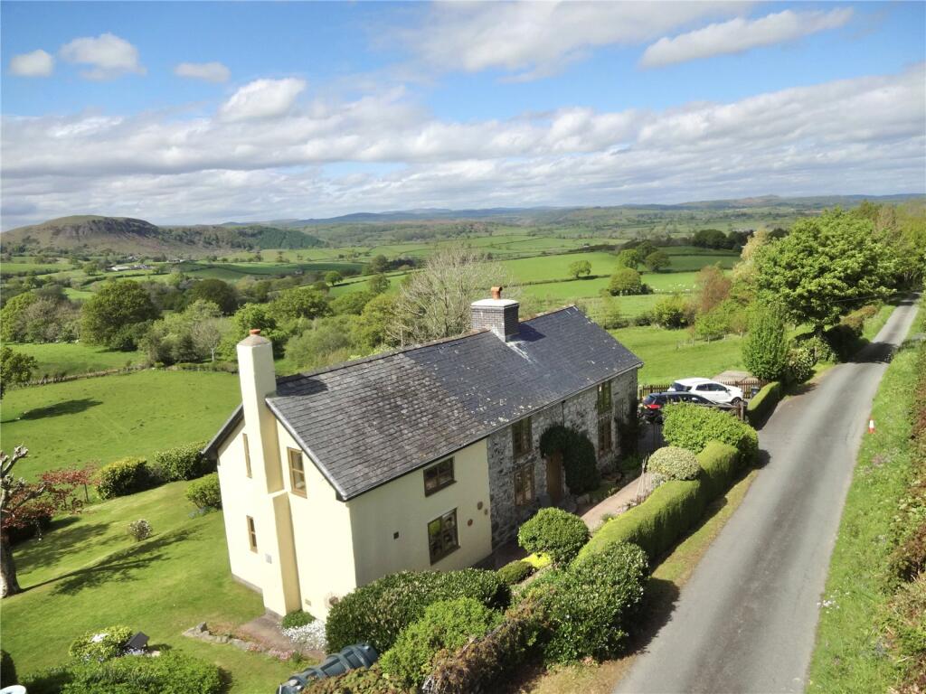 3 bedroom detached house for sale in Llanfair Caereinion, Welshpool, SY21