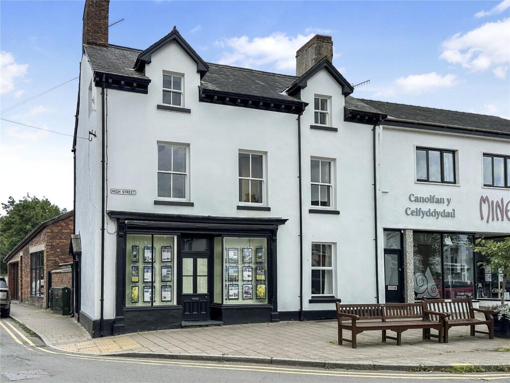 4 bedroom end of terrace house for sale in Cambrian Place, Llanidloes ...