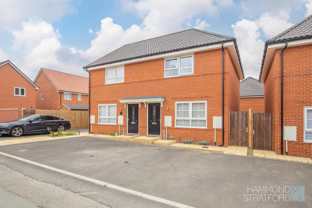 2 bedroom semi-detached house for sale in De Winton Drive, Cringleford, NR4