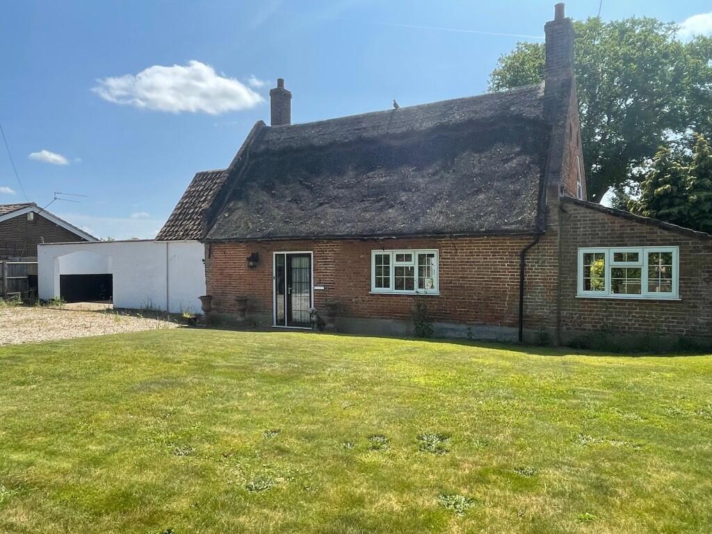 4 bedroom detached house for sale in Cobwebs, 8 Parish Road, Stratton ...