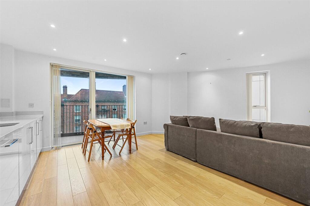 1 bedroom apartment for sale in Atkins Square, Hackney, E8