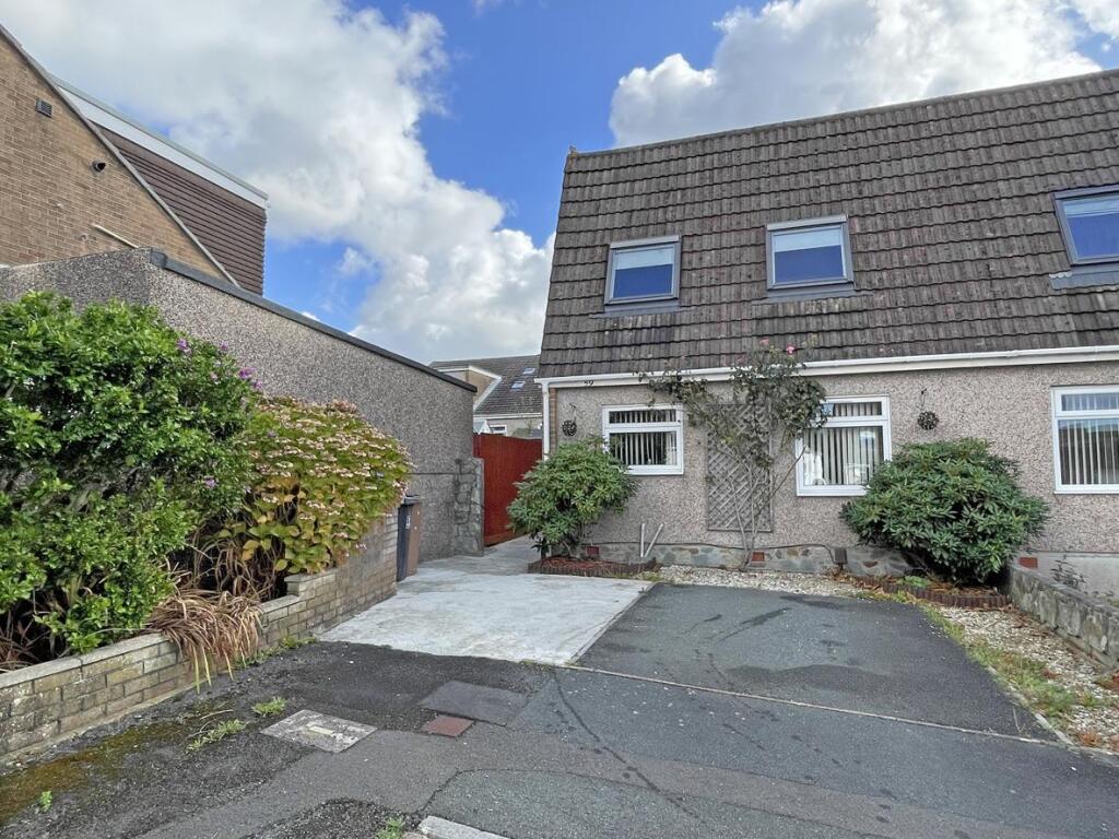 3 bedroom semi-detached house for sale in Rheola Gardens, Thornbury ...