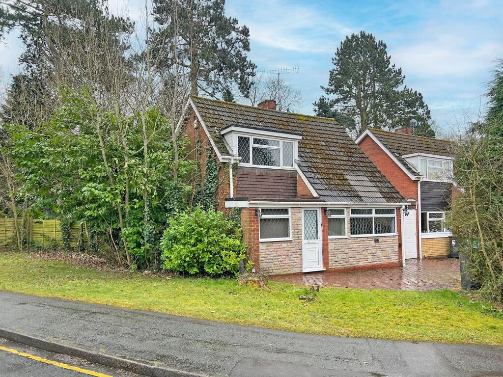 3 bedroom detached house for sale in Broadway, Finchfield, WV3