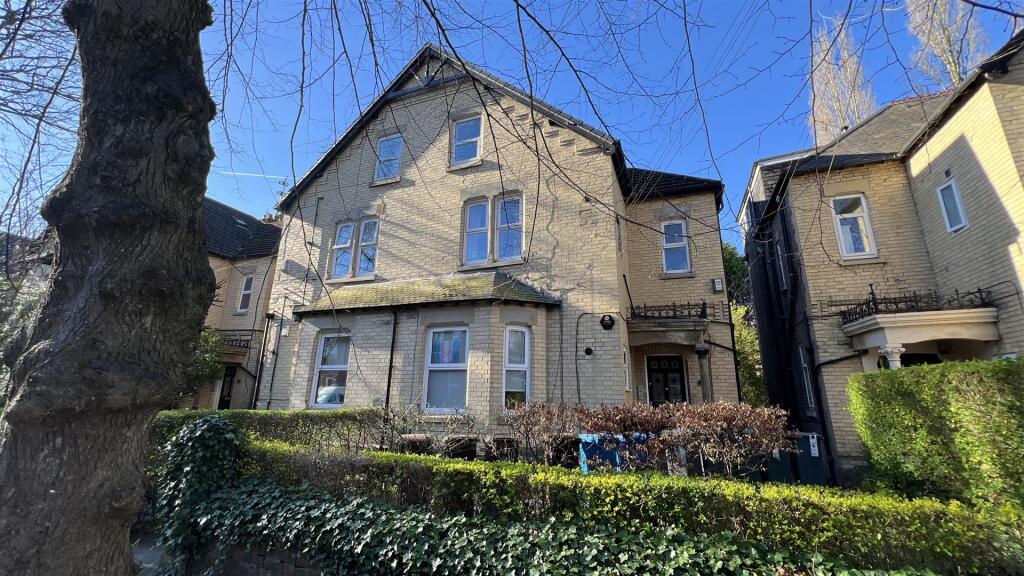 Studio flat for rent in Chatham Grove, West Didsbury, Manchester,, M20