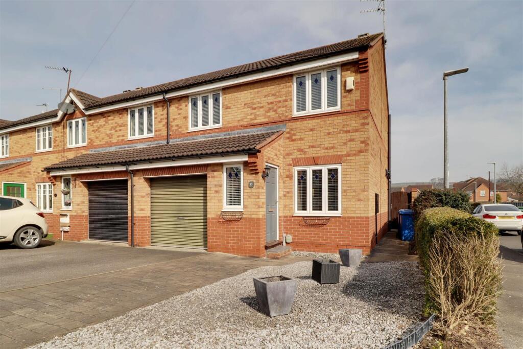3 bedroom end of terrace house for sale in Lastingham, Elloughton, HU15