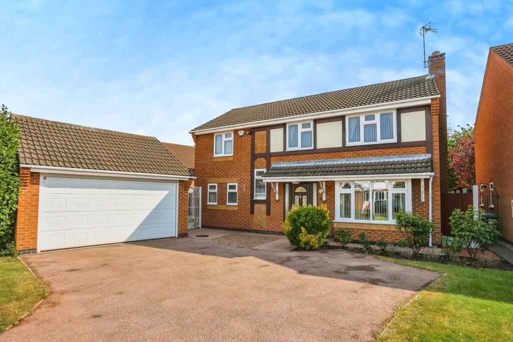 5 bedroom detached house for sale in Elterwater Drive, Gamston ...