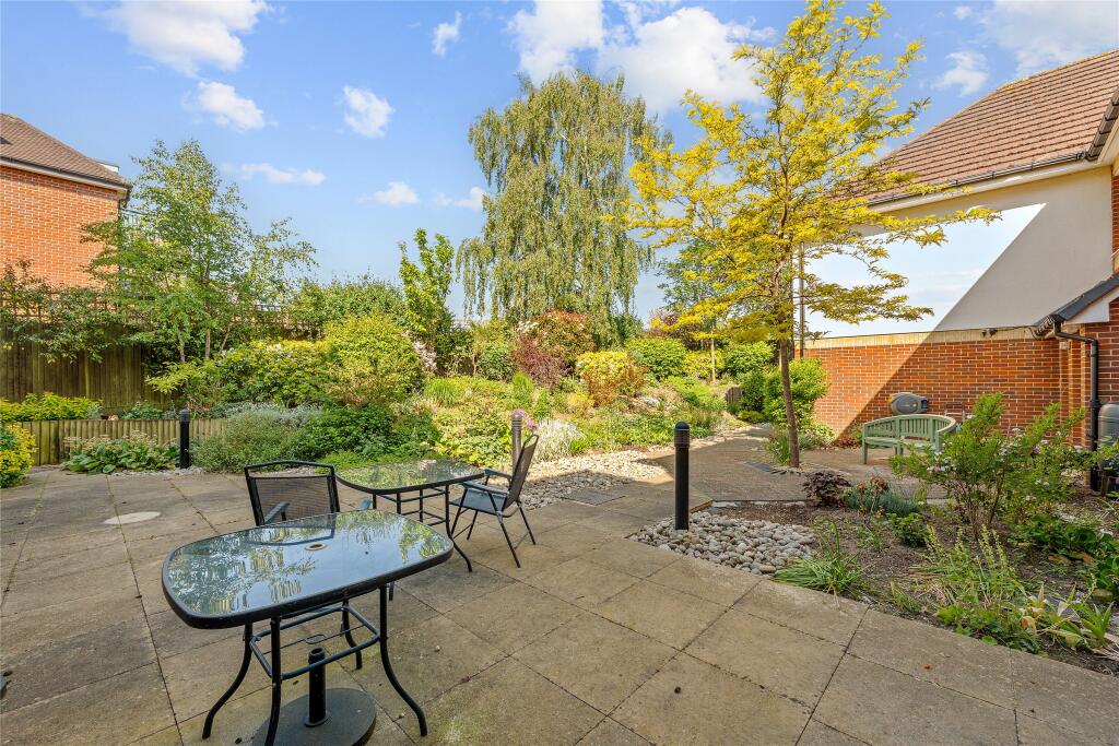 1 bedroom retirement property for sale in Prices Lane, Reigate, RH2