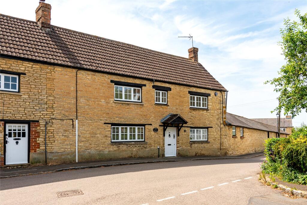 4 bedroom barn conversion for sale in Church Road, Sherington ...