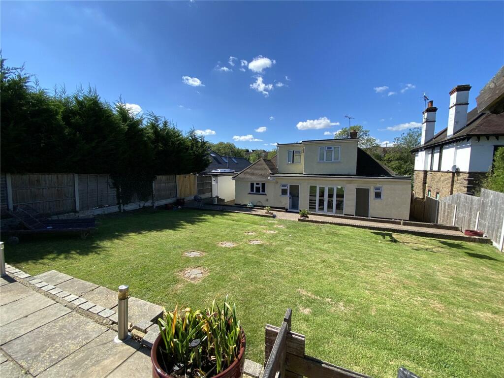 4 bedroom bungalow for sale in Crown Hill, Rayleigh, Essex, SS6